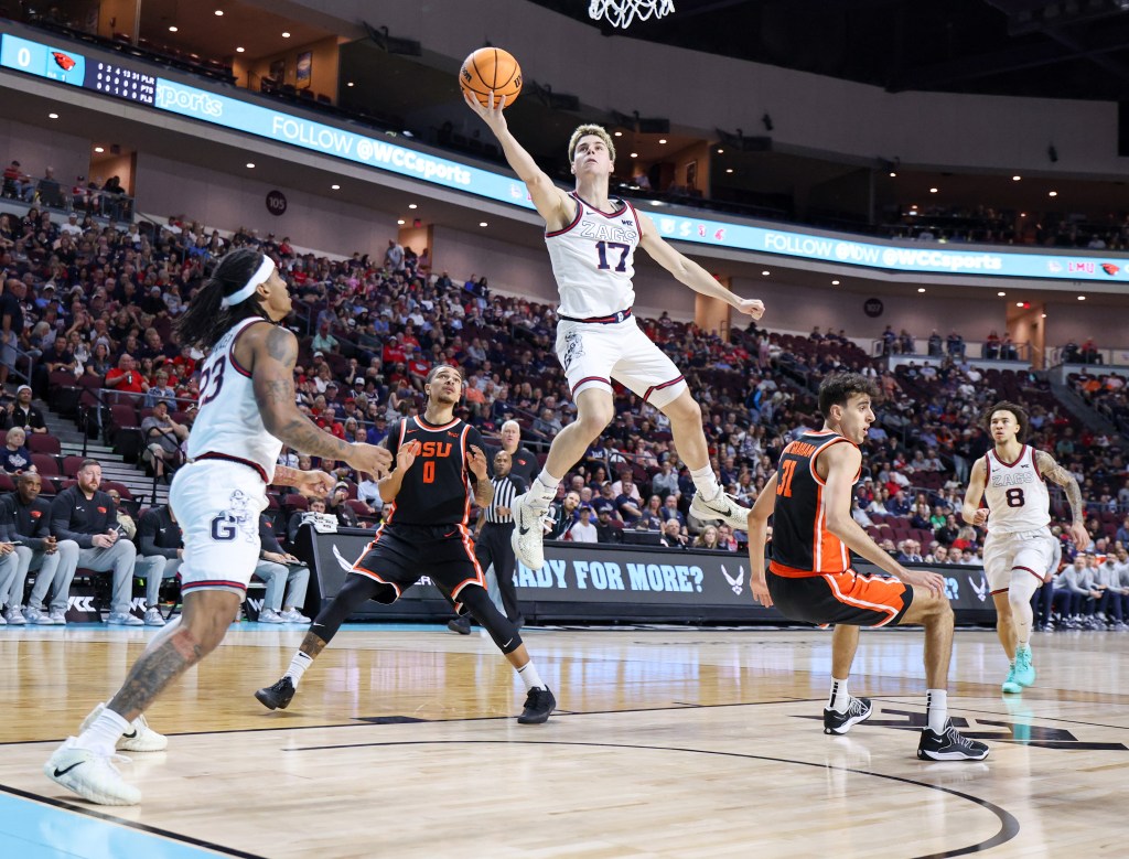 Gonzaga player goes viral for reaction to crashing into cheerleader