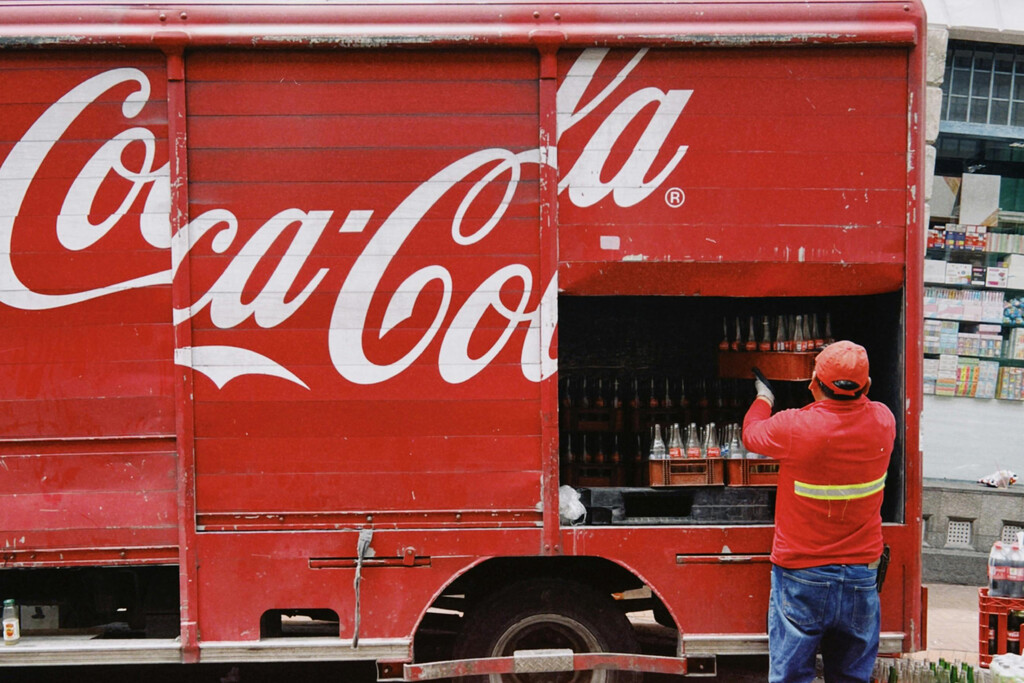 Es mexicana, vende más Coca-Cola que nadie en el mundo y emplea a casi ...
