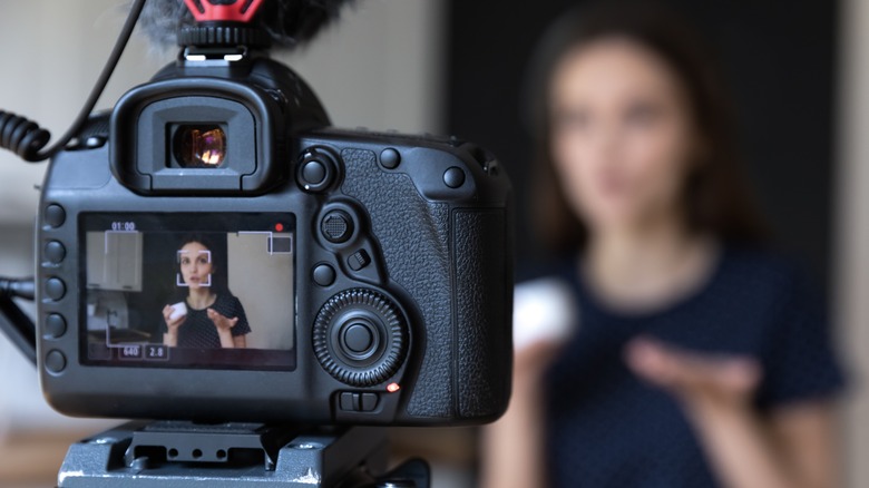 10 basic DSLR camera settings every beginner photographer needs to know