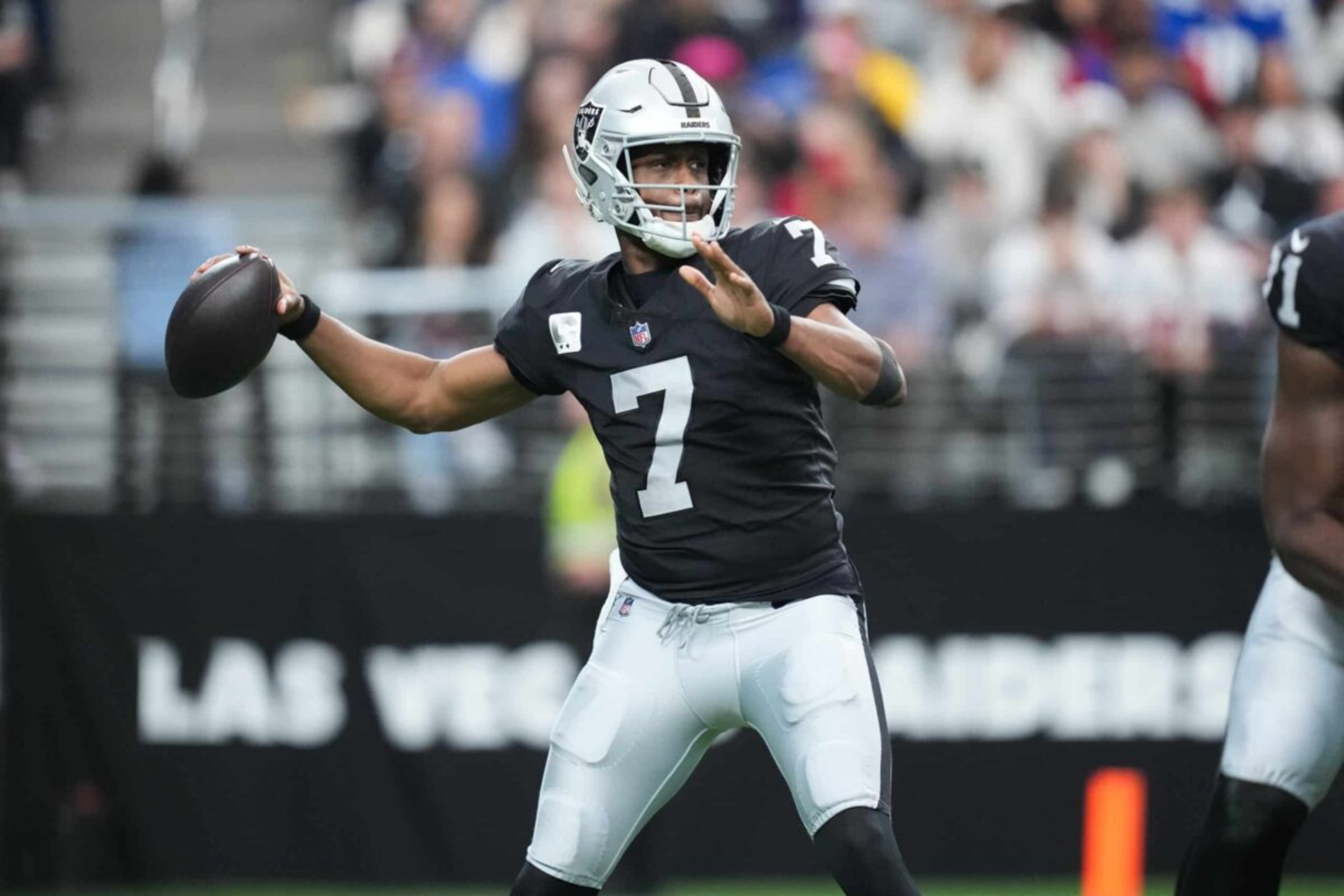 Jets HC Aaron Glenn backs Geno Smith as QB1, calls him a 'competent ...