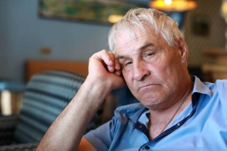 Según la psicología, muchos hombres boomers cargan una tristeza ...