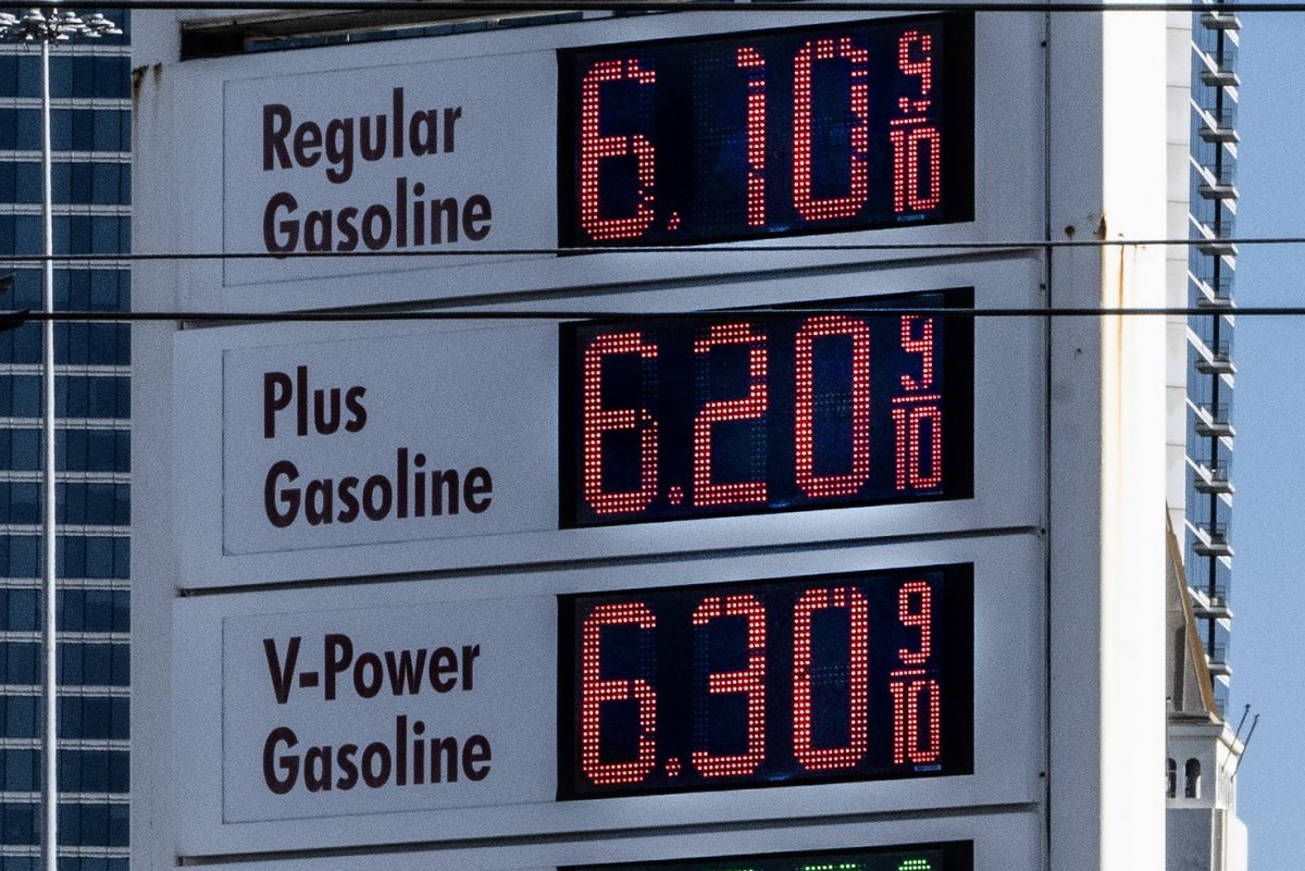 US gas prices over $3.50 per gallon as strikes on Iran continue