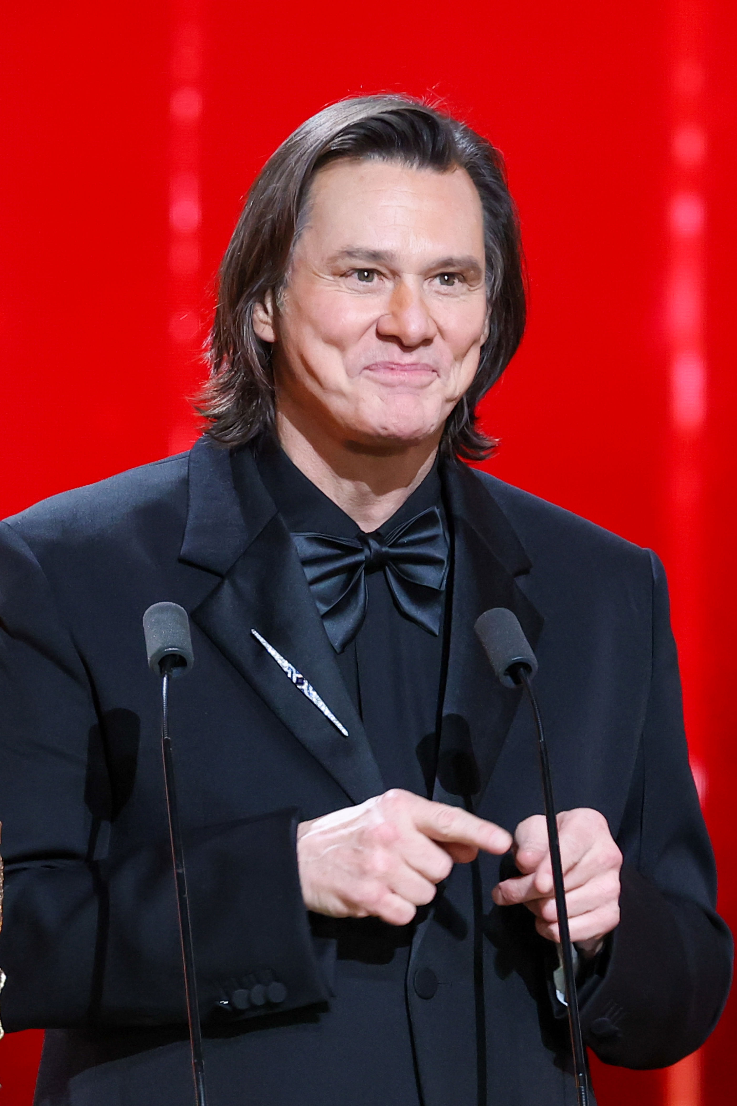 Jim Carrey’s drastic new look defended by celeb plastic surgeon after ...