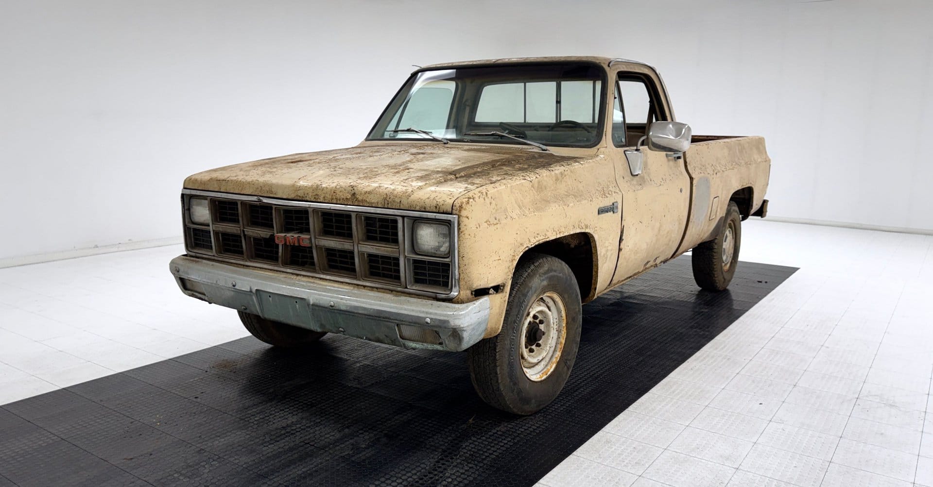 Barn-find 1982 GMC Sierra 2500 pickup surfaces as budget restoration ...