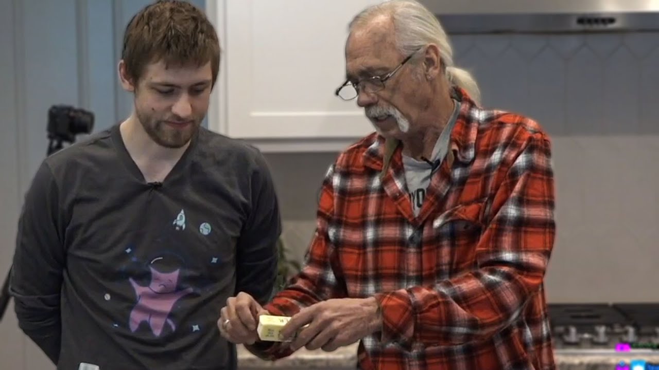 Dad teaches 27-year-old streamer how to cook for the first time