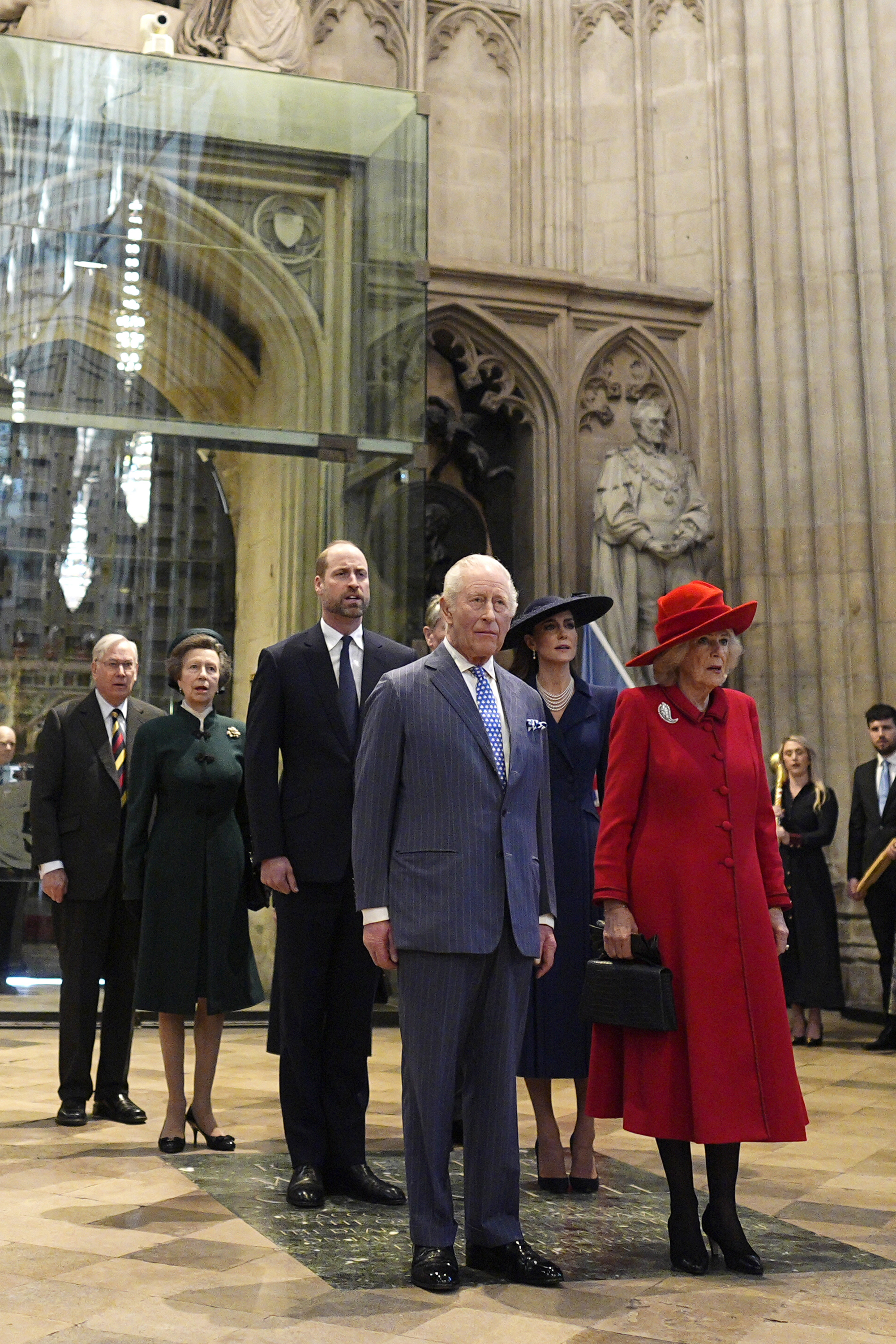 King Charles, Prince William and Kate Middleton heckled by protesters ...