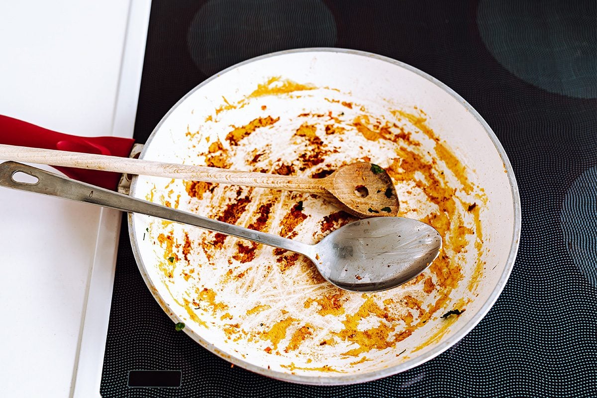 Can you really remove stains from dishes with sunlight? Here’s the deal