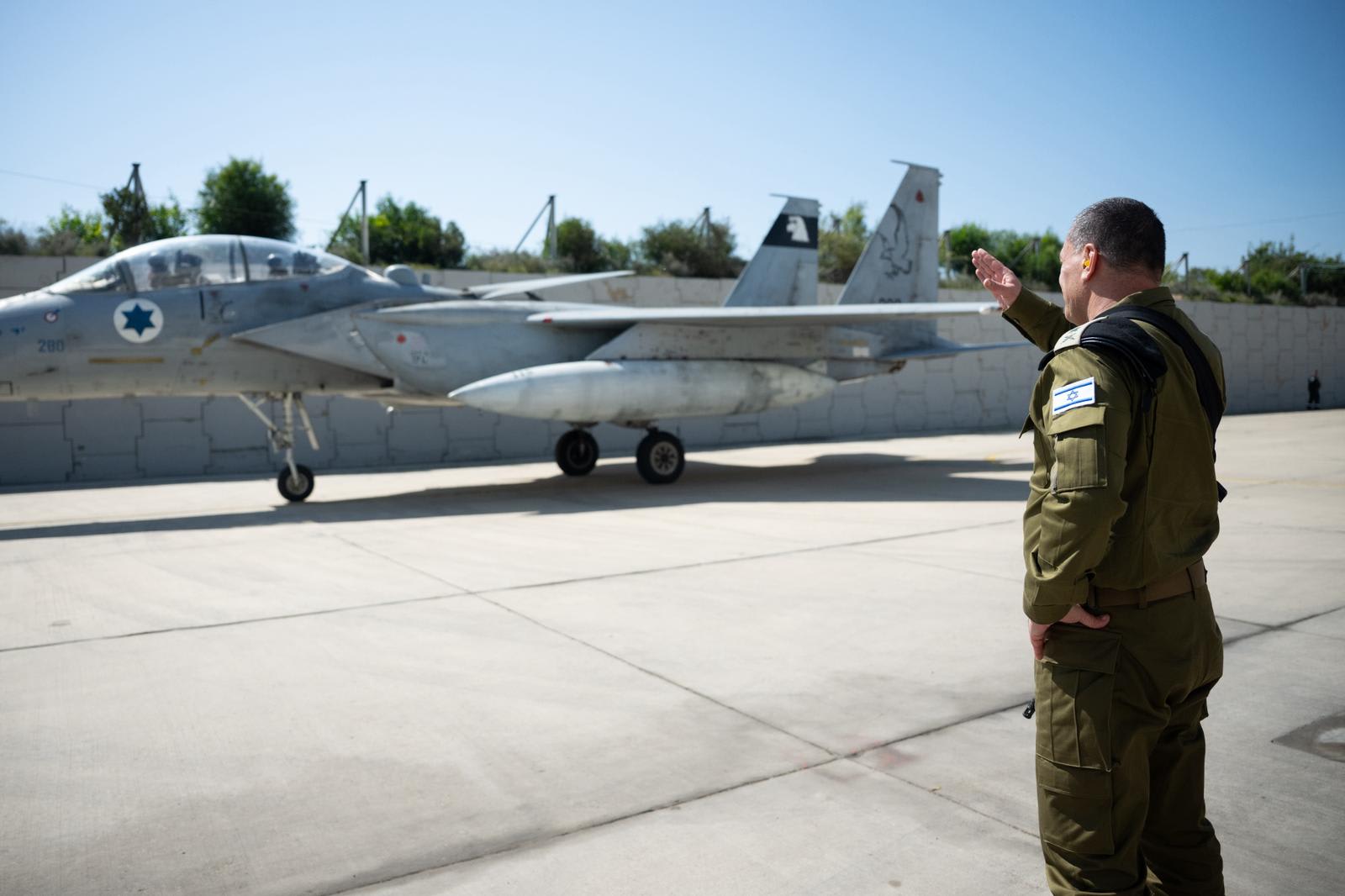 IDF chief praises 'around the clock' work of air crew during visit to ...