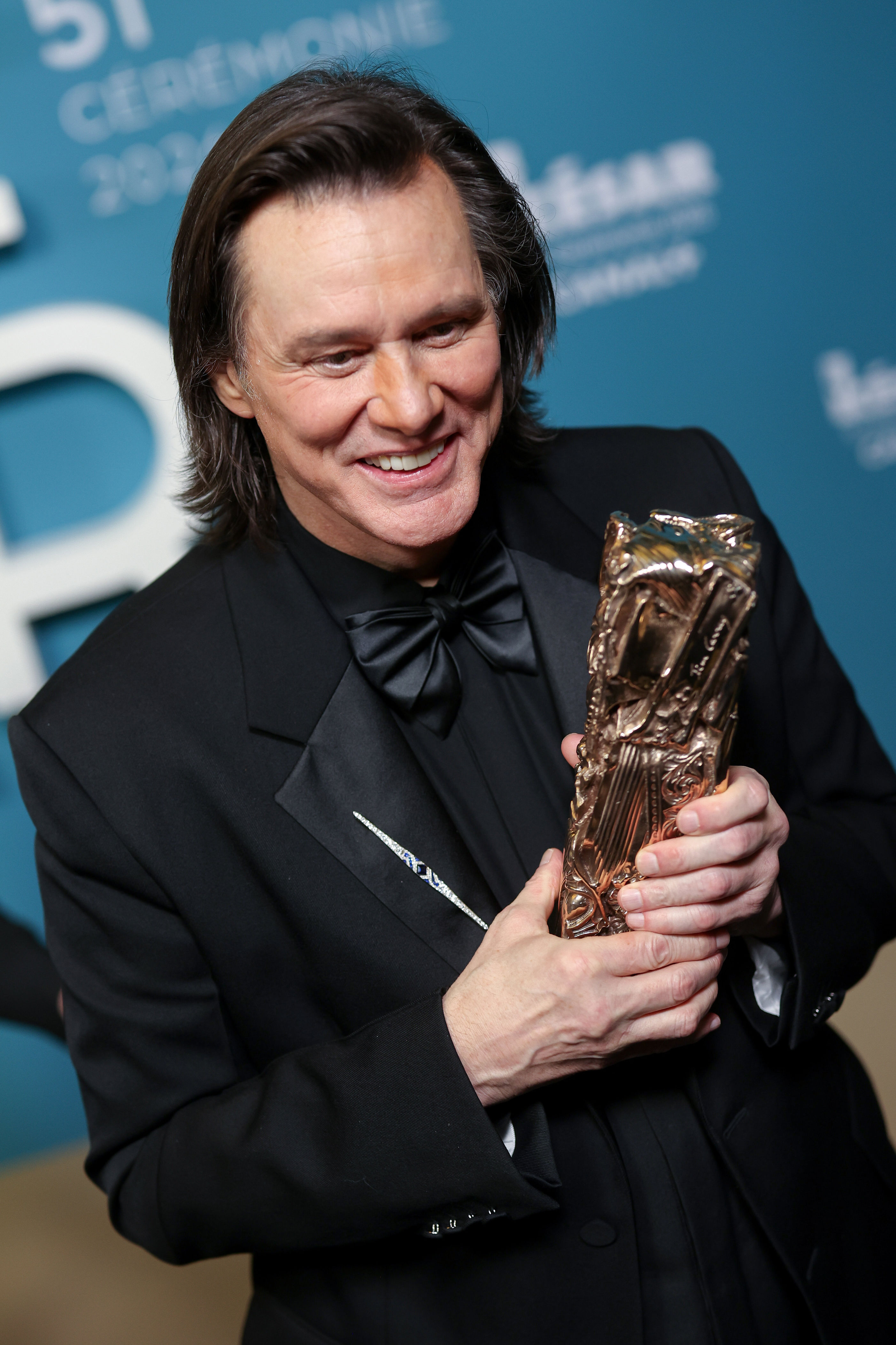 Jim Carrey’s drastic new look defended by celeb plastic surgeon after ...