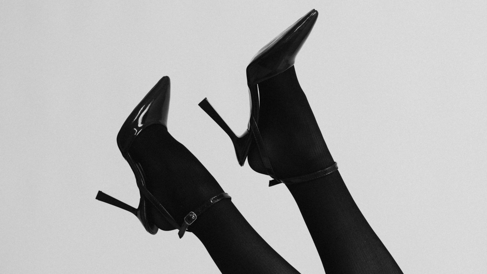 10 shoes men find attractive & 10 that turn them off immediately
