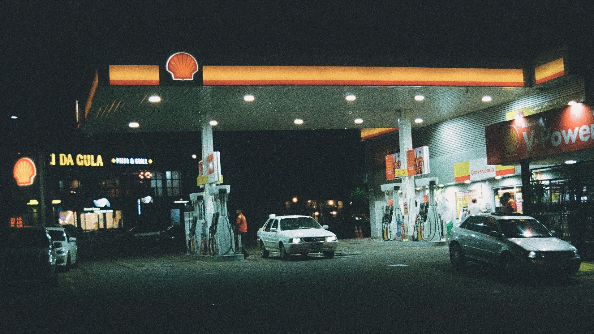 20 mistakes people make at the gas pump