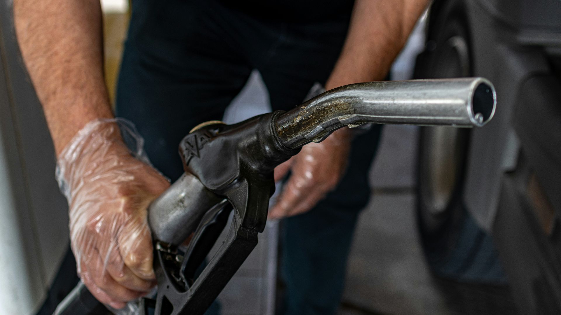 20 mistakes people make at the gas pump