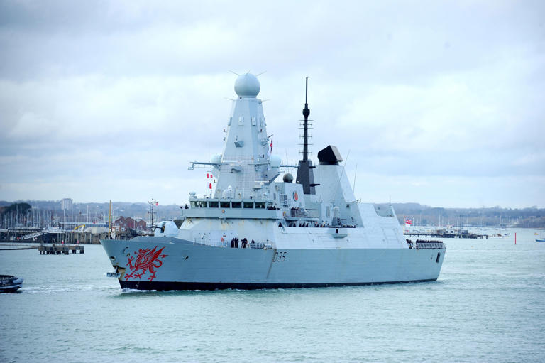 Crowds give emotional send-off to HMS Dragon as it leaves Portsmouth ...