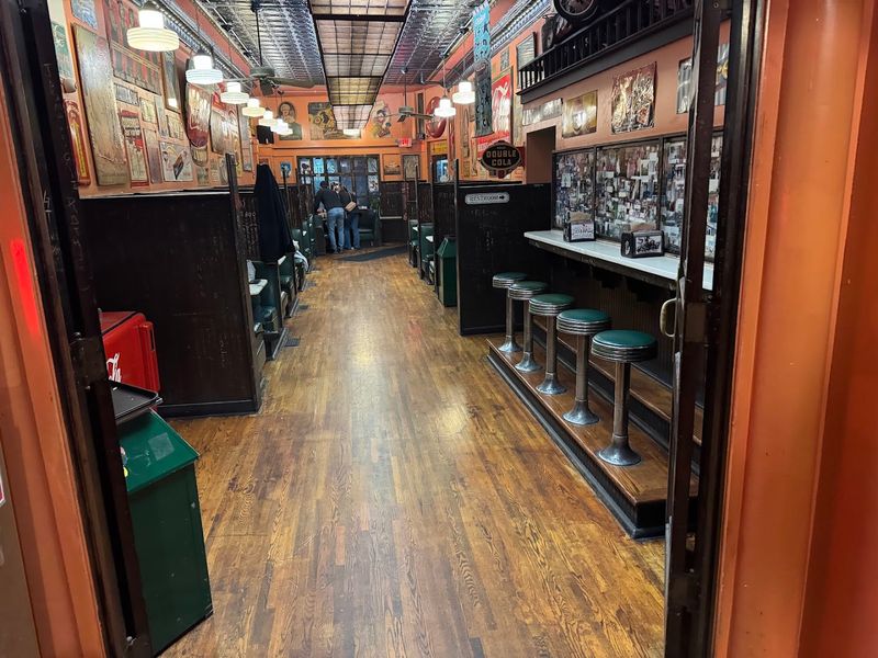 This retro Michigan counter serves chili dogs that make a simple lunch ...