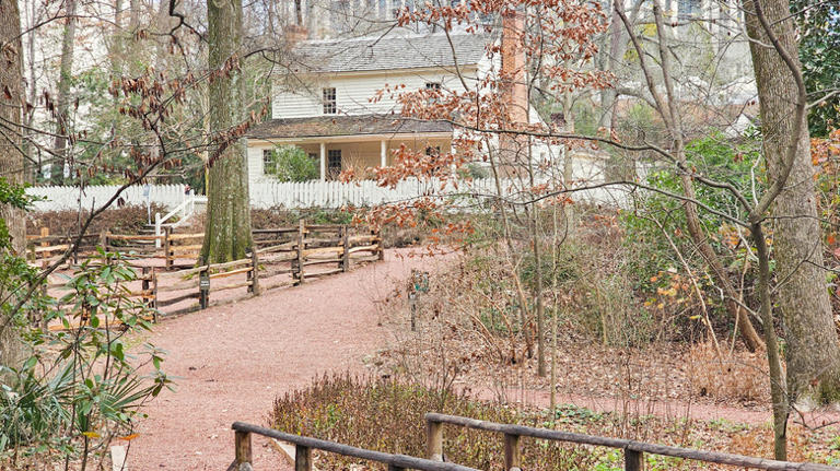 Atlanta's iconic mansion is full of history and scenic gardens