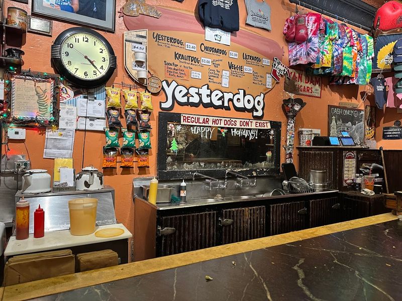 This retro Michigan counter serves chili dogs that make a simple lunch ...