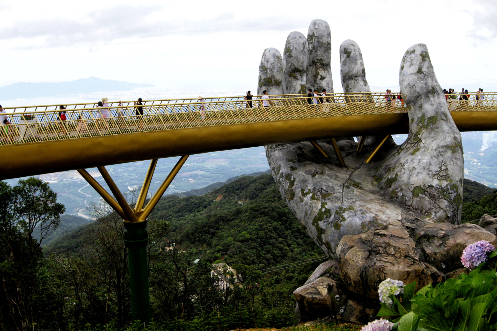 Vietnam’s golden bridge held by the 'hands of gods'