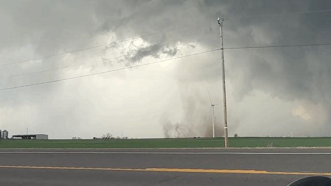 Ominous funnel cloud looms over central Oklahoma