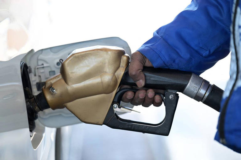 WTI crude oil price rises by 5% on Mideast war jitters