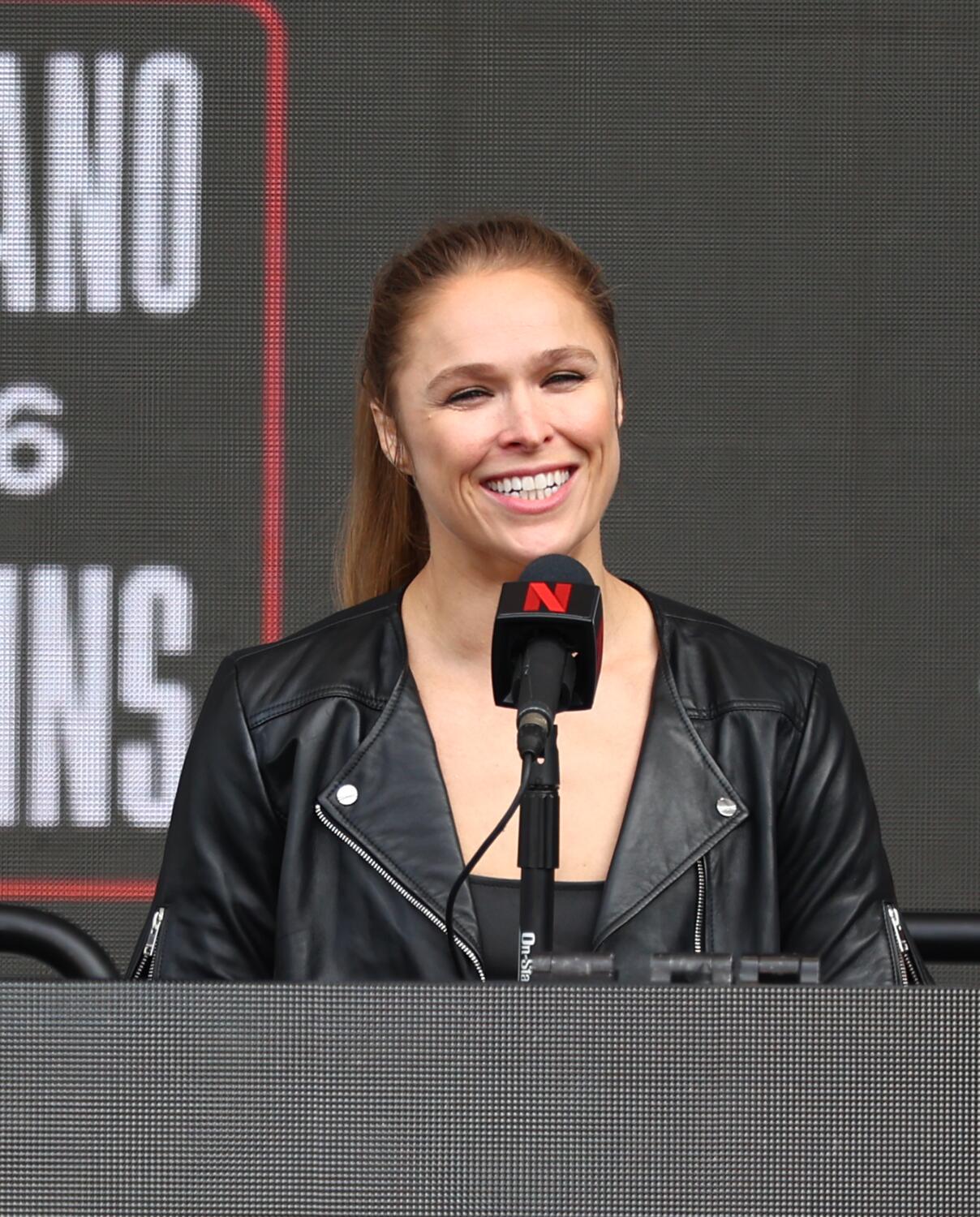 Ronda Rousey arremete contra UFC durante promoción de su pelea ante ...