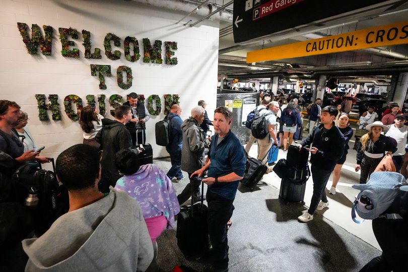 Travelers asked to arrive at airports 4 hours before flight as DHS ...