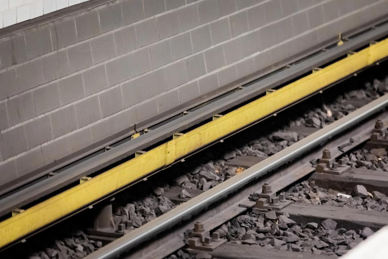 63-year-old pushed onto the tracks at a NYC subway station: NYPD