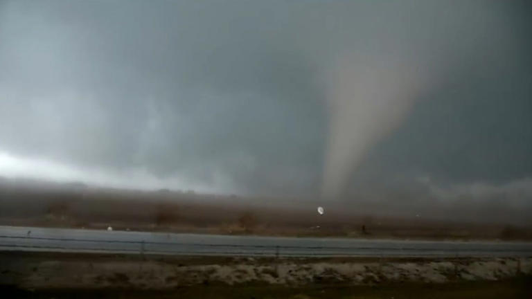 Large tornado tears through Kankakee Co, NW Indiana; minor injuries ...