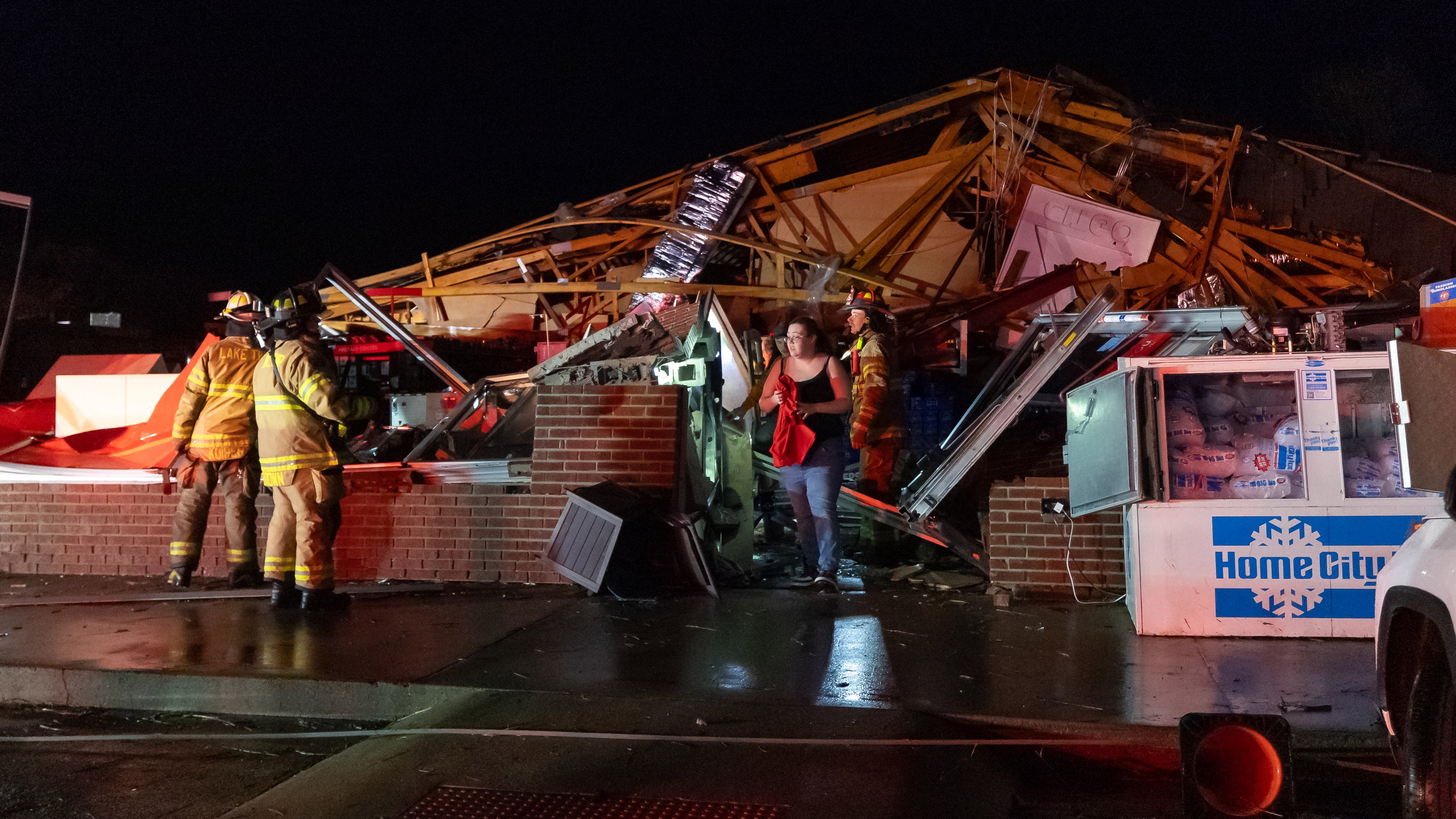 Dangerous severe thunderstorm outbreak unfolds as tornadoes, hail ...