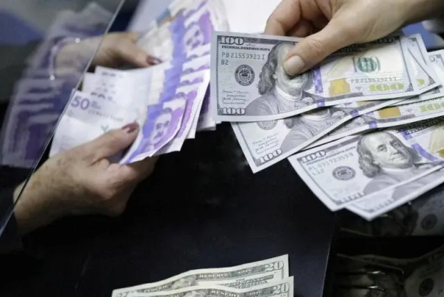 Dólar en Colombia se mueve al ritmo de la incertidumbre local y global ...
