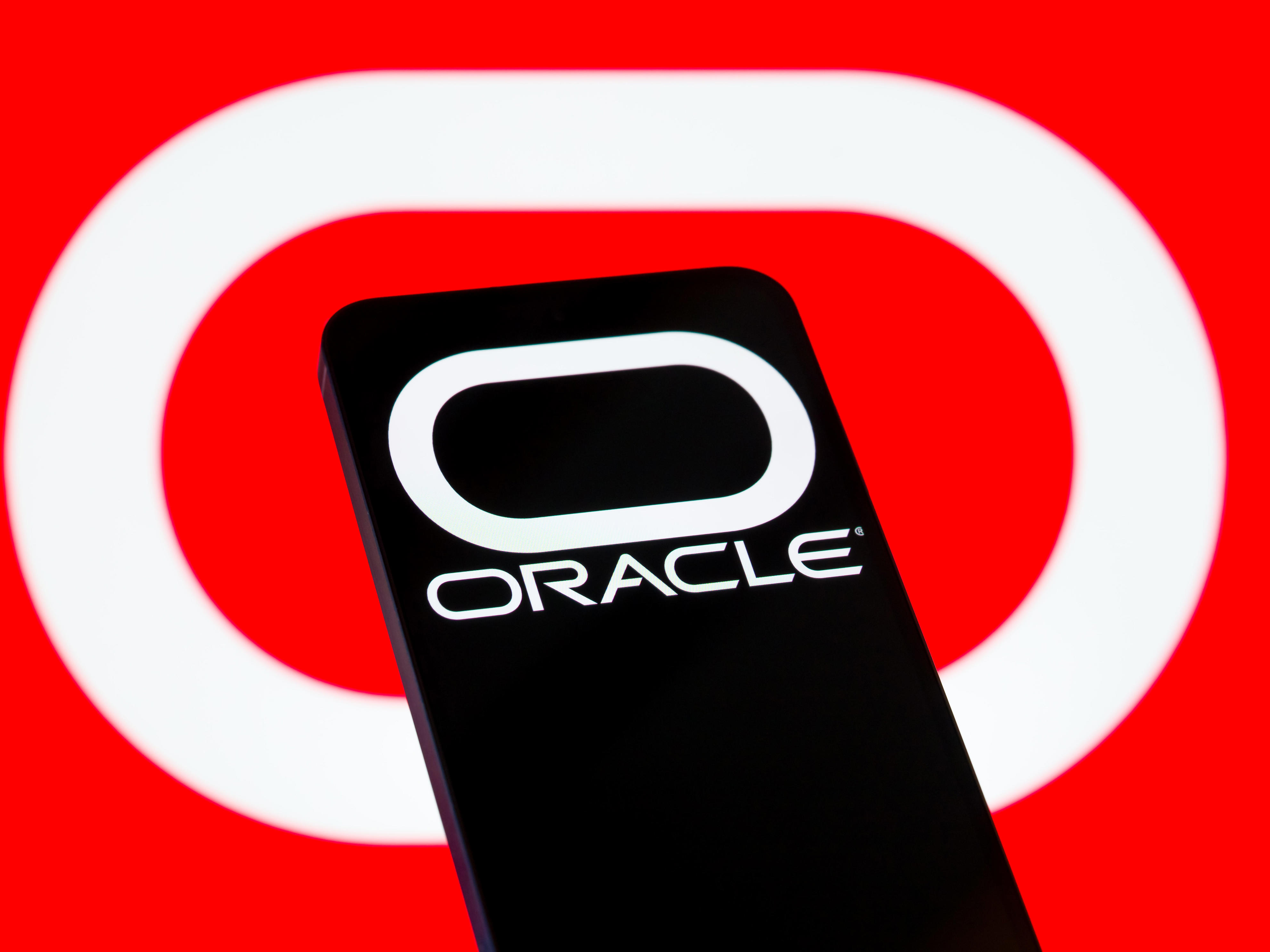 Oracle tells investors not to worry about data center spending because ...