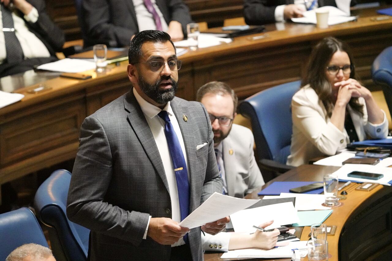 Manitoba MLA Bob Lagassé leaves PCs to become an independent