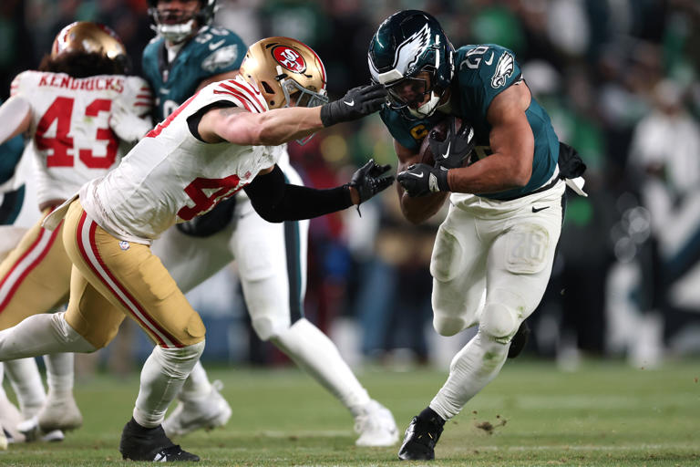 What the 49ers bringing back Garret Wallow means for their linebacker depth