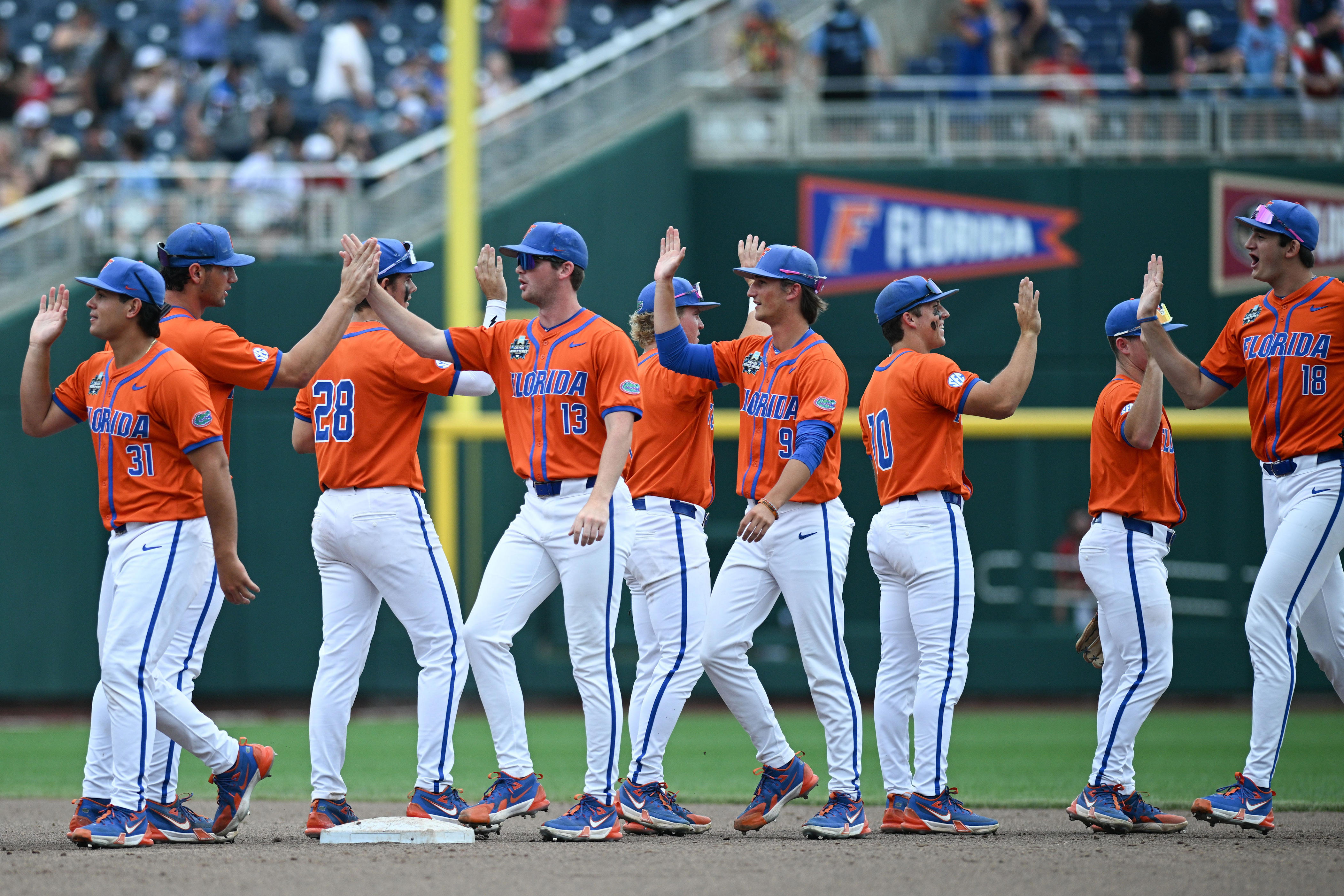 Florida baseball completes road sweep of No. 4 Arkansas Razorbacks