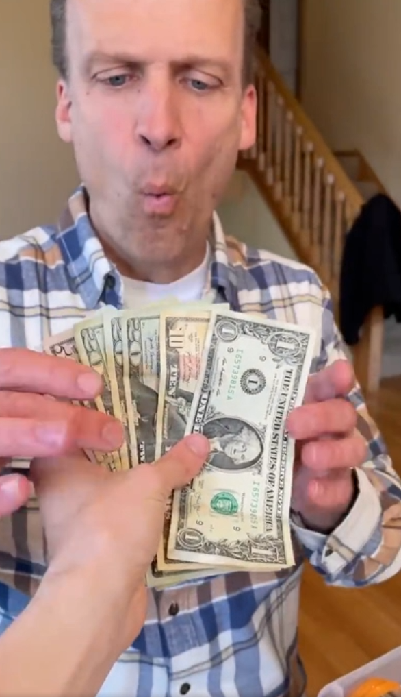Family spoon mouth challenge: Try not to laugh