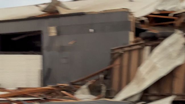 'You can smell gas': Severe damage observed in Kankakee after tornado ...