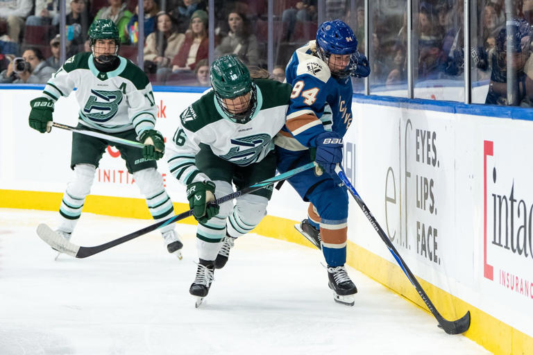 Maloney scores in overtime, Boston Fleet edge Vancouver Goldeneyes 2-1