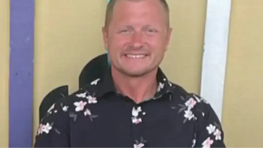 Professor Jason Hughes morre após pegadinha de alunos terminar em tragédia