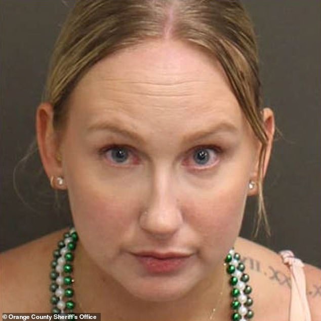 Drunk mom allegedly left crying daughter at bar to party at Universal ...