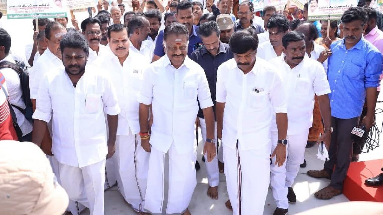 OPS joins DMK, met Stalin after resigning as MLA