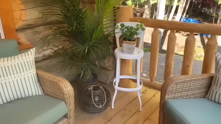 20 thrift store flips to furnish empty corners on a budget