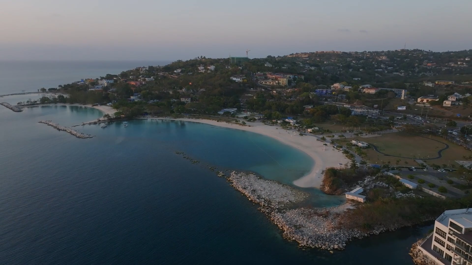 Montego Bay: dron odkrywa stolicę turystyki Jamajki