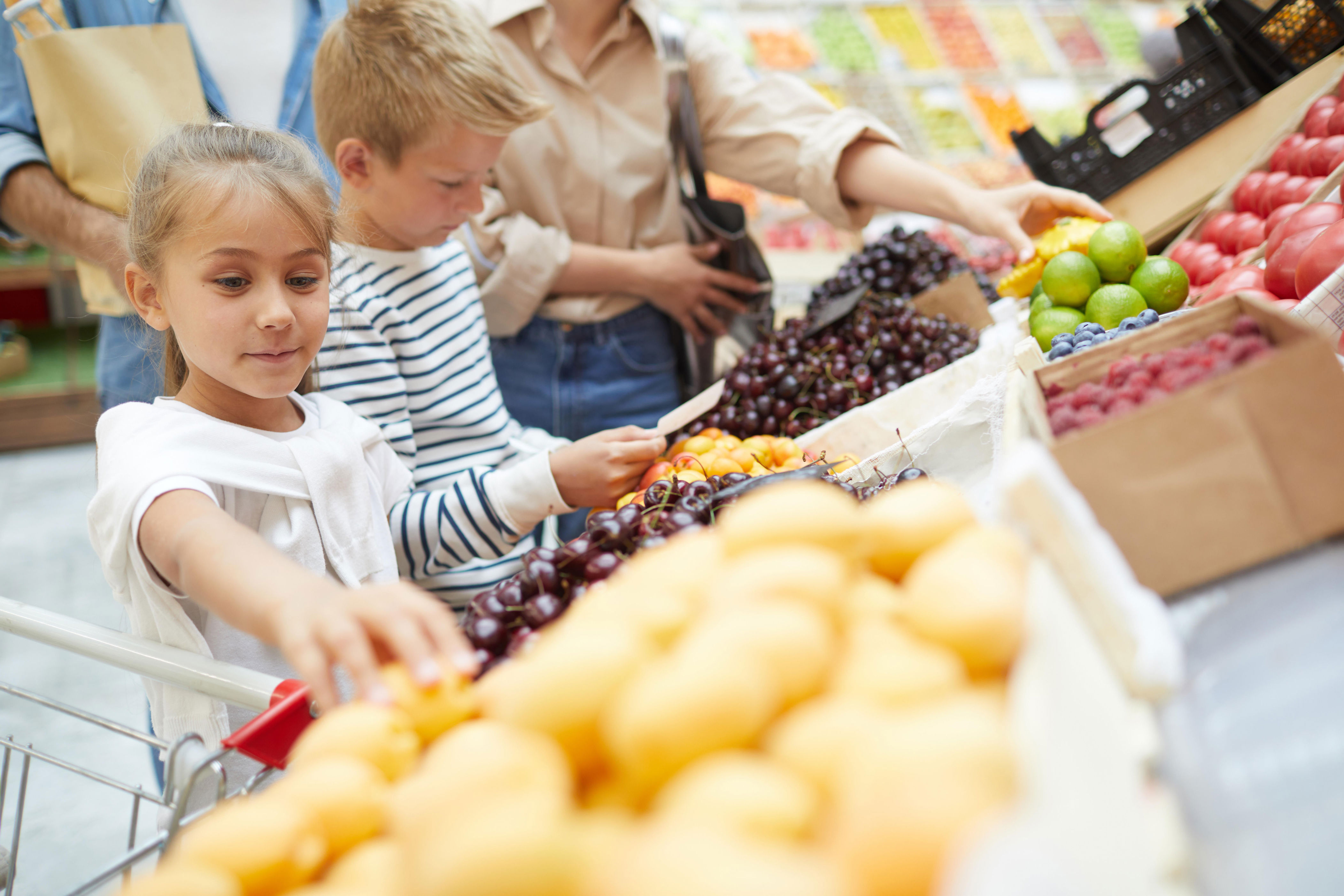 5 things parents should teach their kids about money