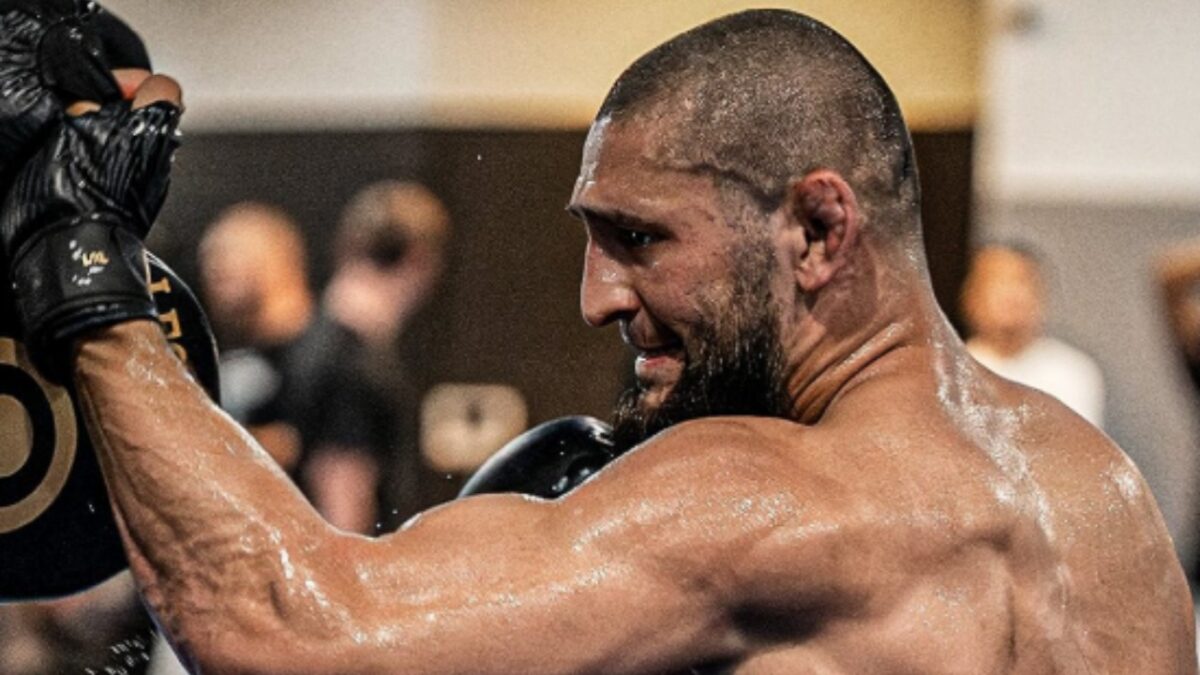 (Video) Khamzat Chimaev dropping light heavyweight title contender ...
