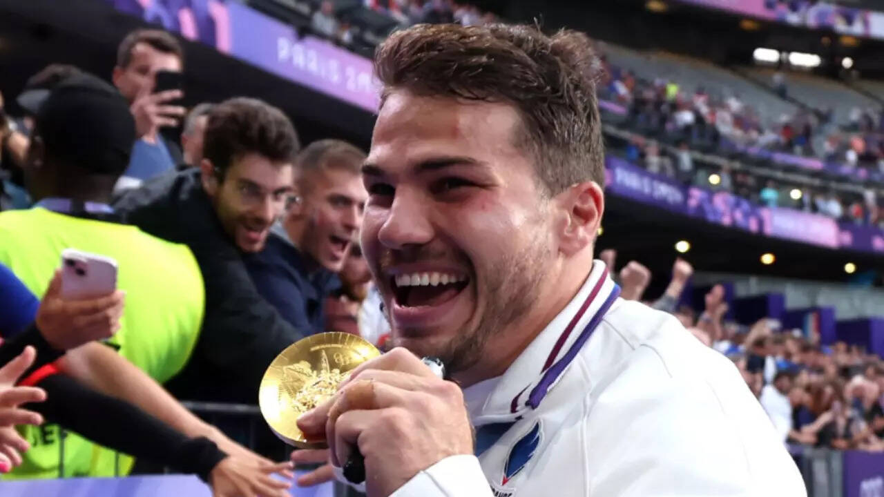 Antoine Dupont net worth in 2026: How much does the France rugby ...