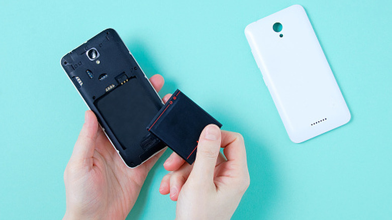 Removable batteries in mobile phones may be making a comeback