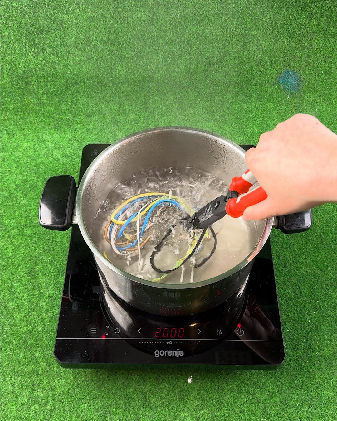 How to remove copper from wires easily
