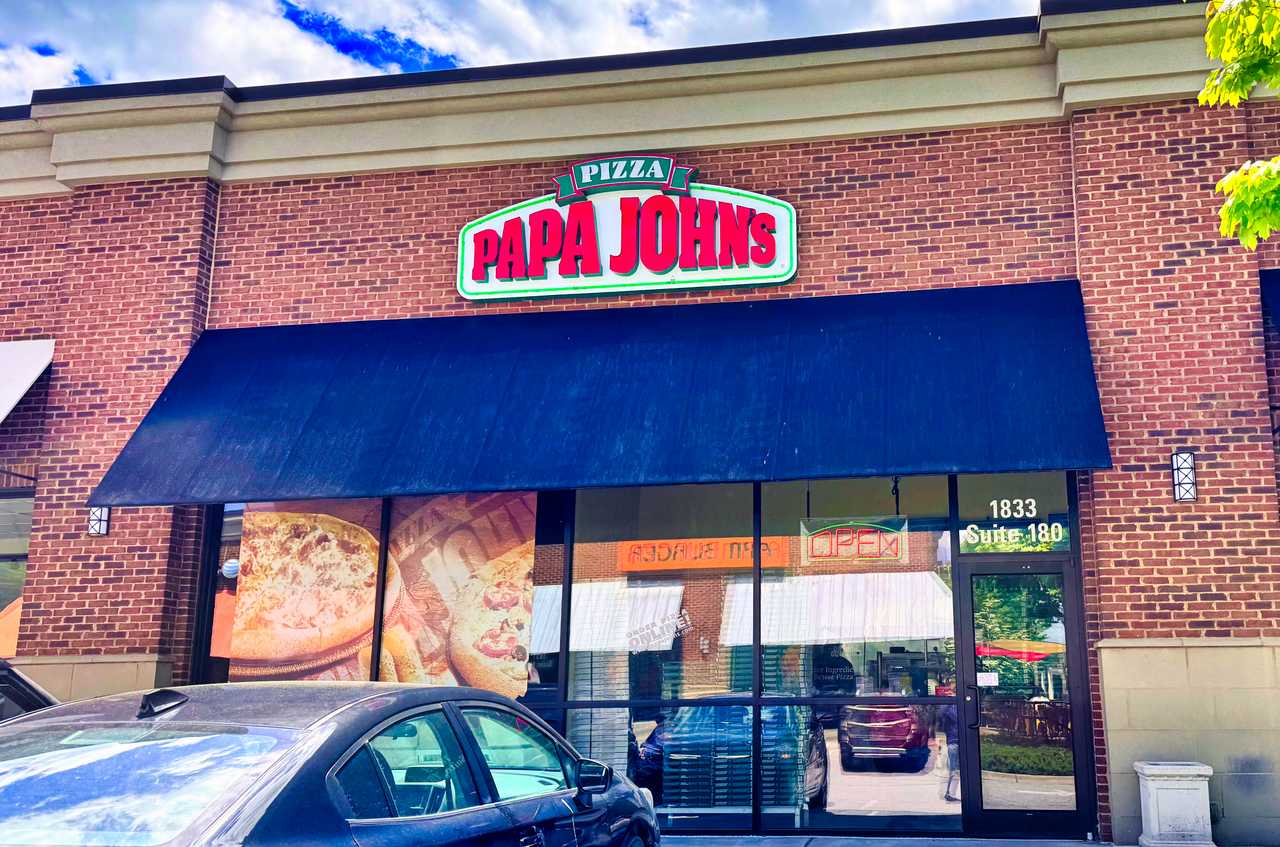 Papa Johns closing 300 locations
