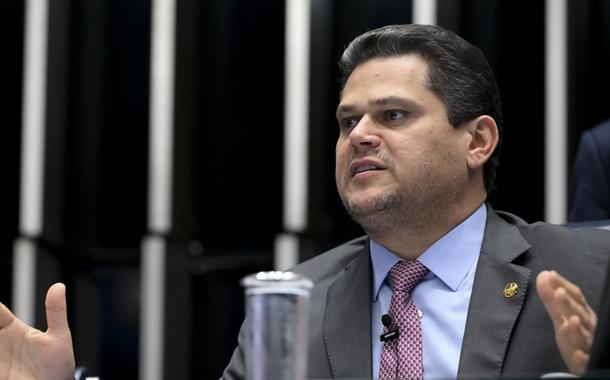 Alcolumbre avisa que não vai receber Messias depois da sabatina na CCJ