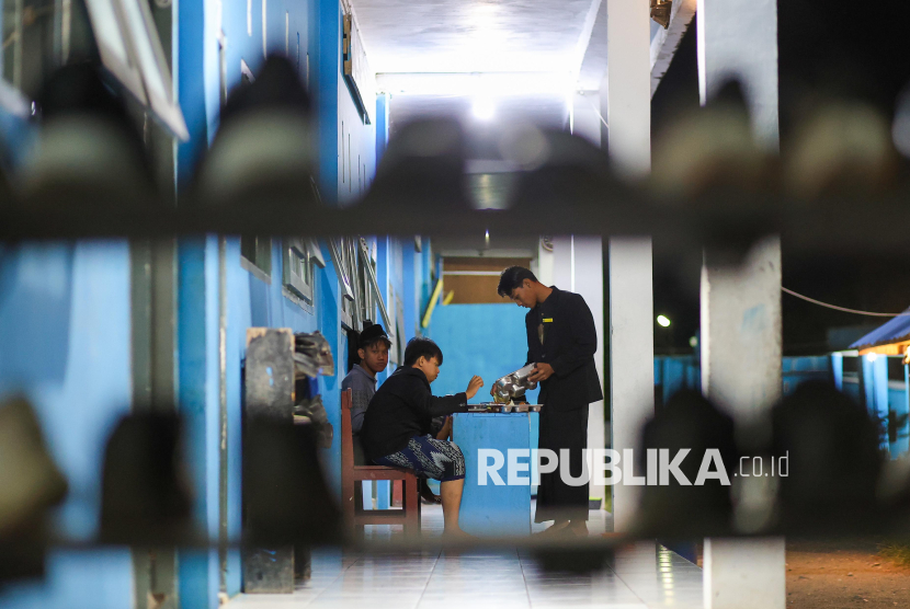 Sejak MBG dimulai, 8.182 SPPG pernah kena suspend; 2.213 belum kembali ...