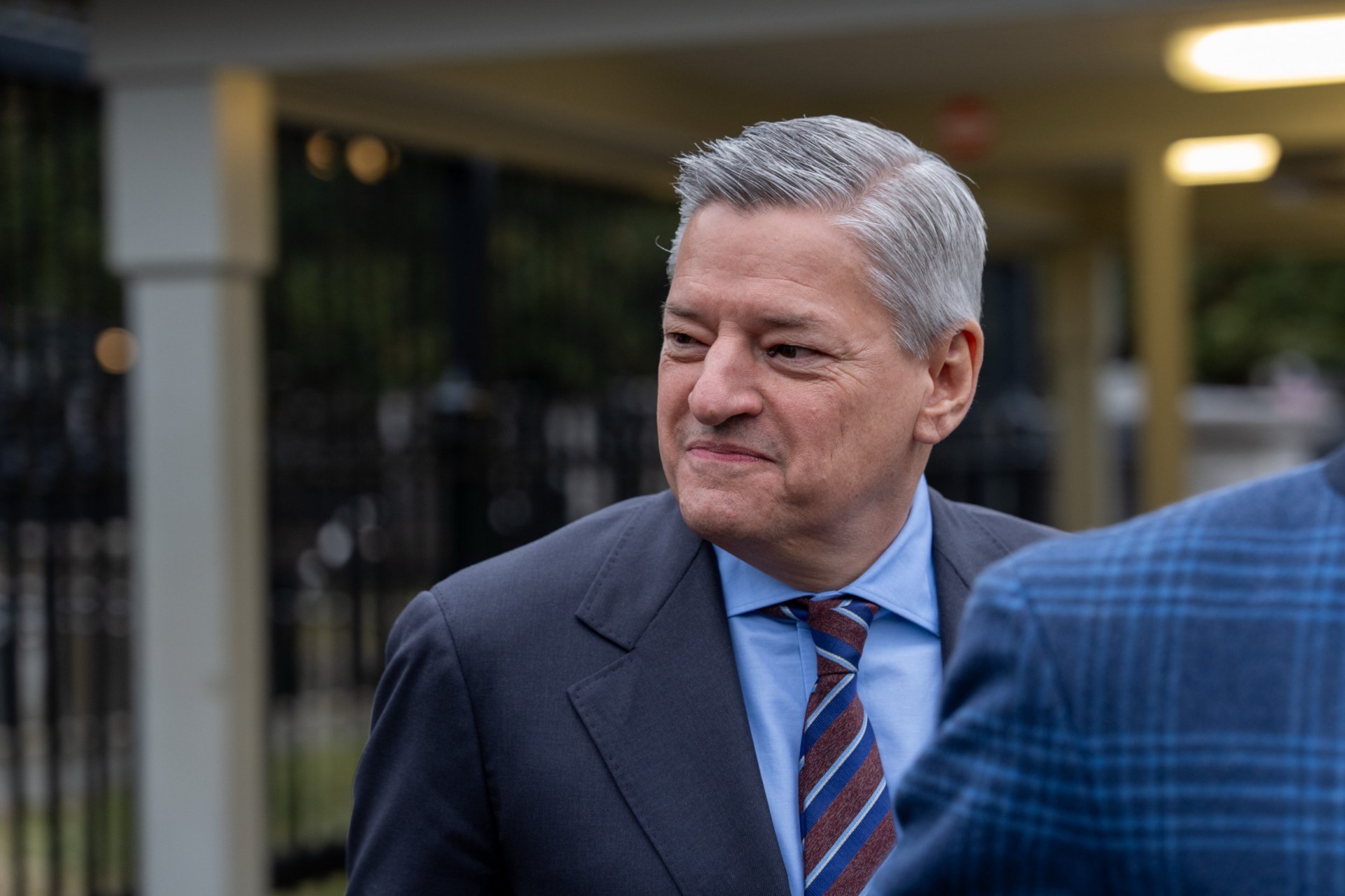 Netflix pull out of Warner Bros deal after £82,000,000,000 Paramount ...